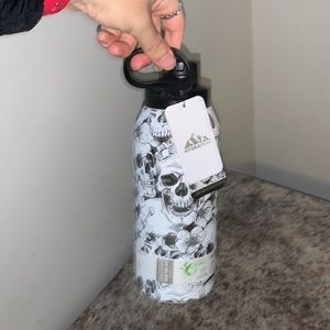 Hydrapeak | Kitchen | Limited Edition Hydrapeak Skull 32 Oz Bottle With ...